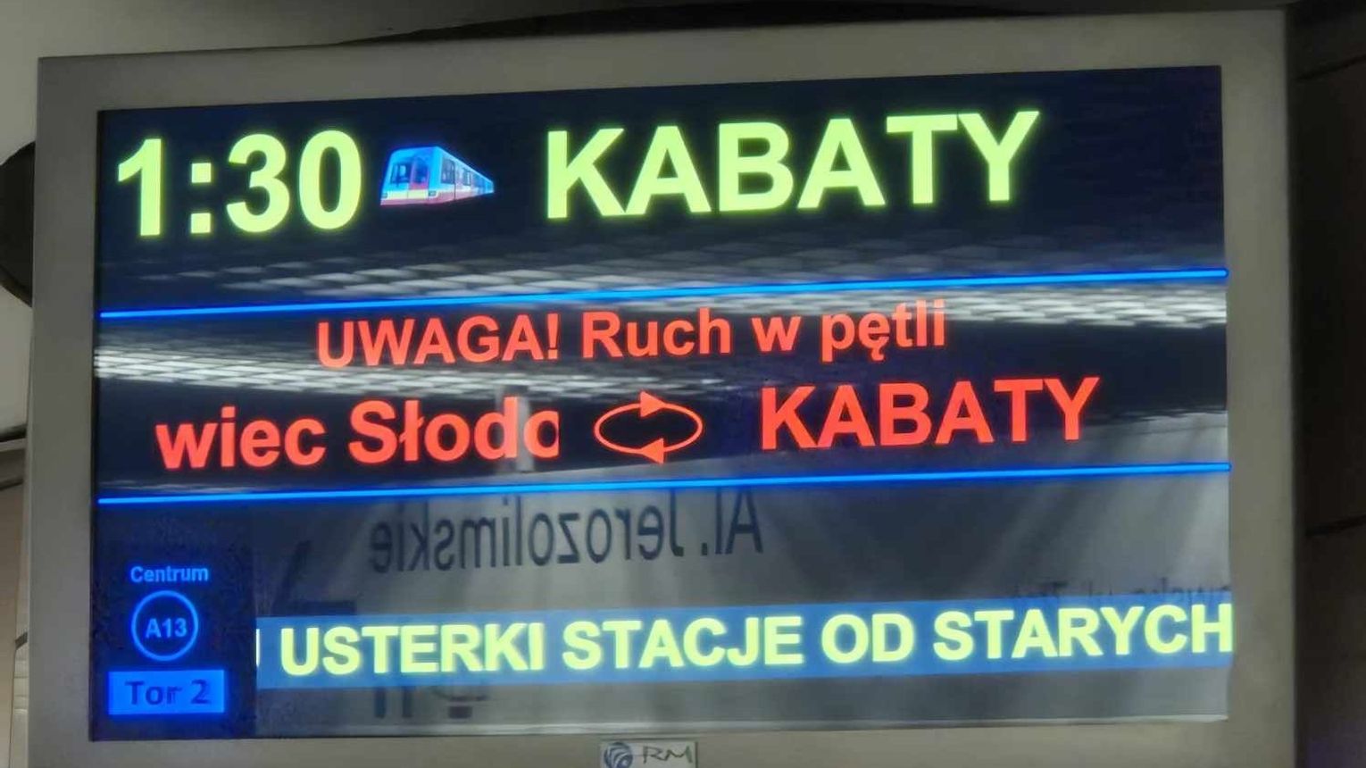 Awaria w warszawskim metrze. Pociągi linii M1 kursują w pętli