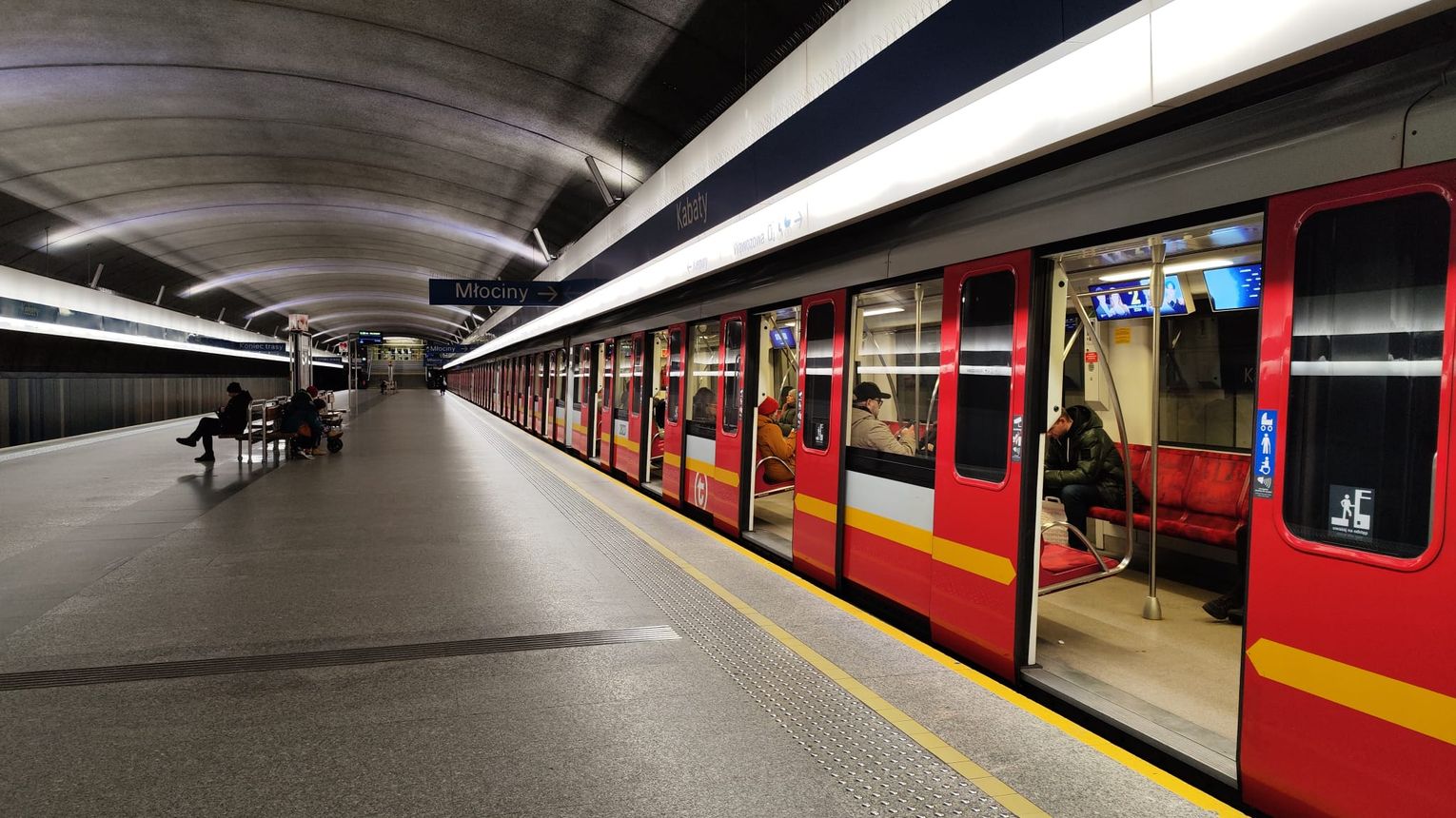 Kiedy metro w Warszawie jest najbardziej zatłoczone? Kluczowe trzy godziny