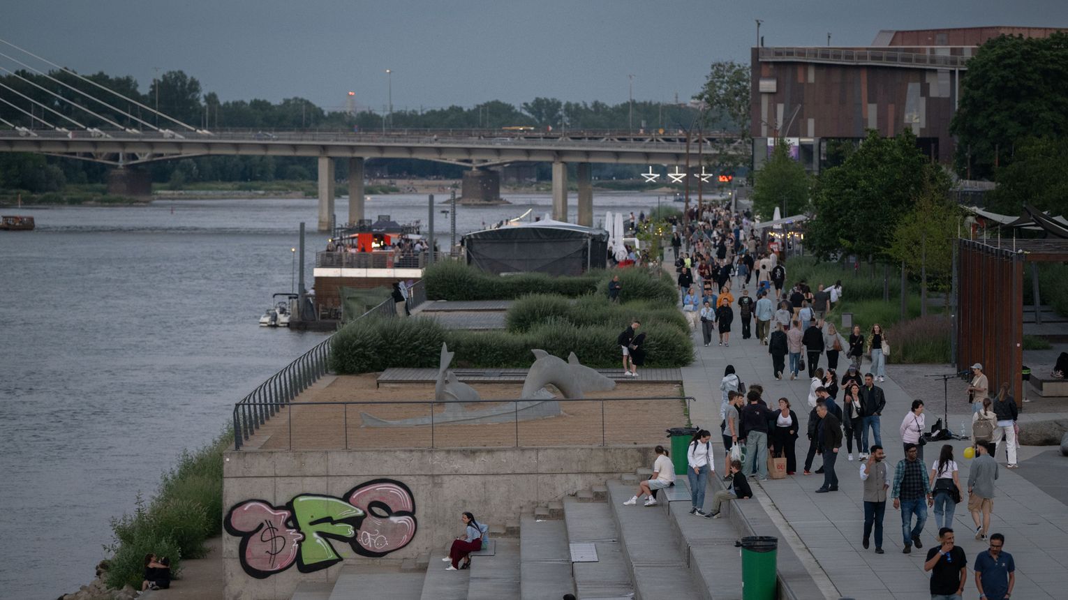 Majówka 2025 w Warszawie: ulice zamknięte, przemarsze, defilady i mecz na PGE Narodowym