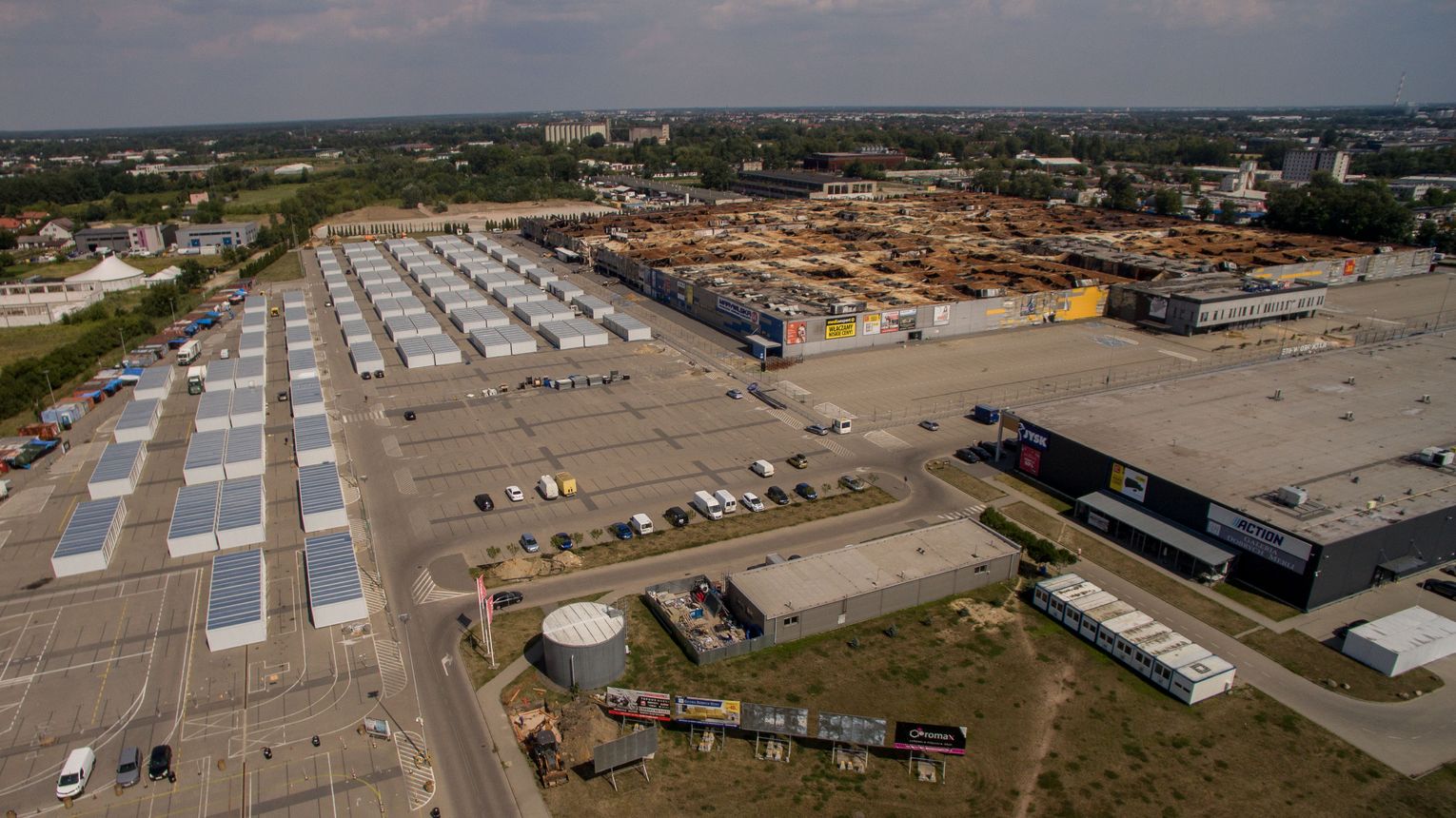 Marywilska 44. Tak teraz wygląda spalona hala. Obok powstało nowe ...